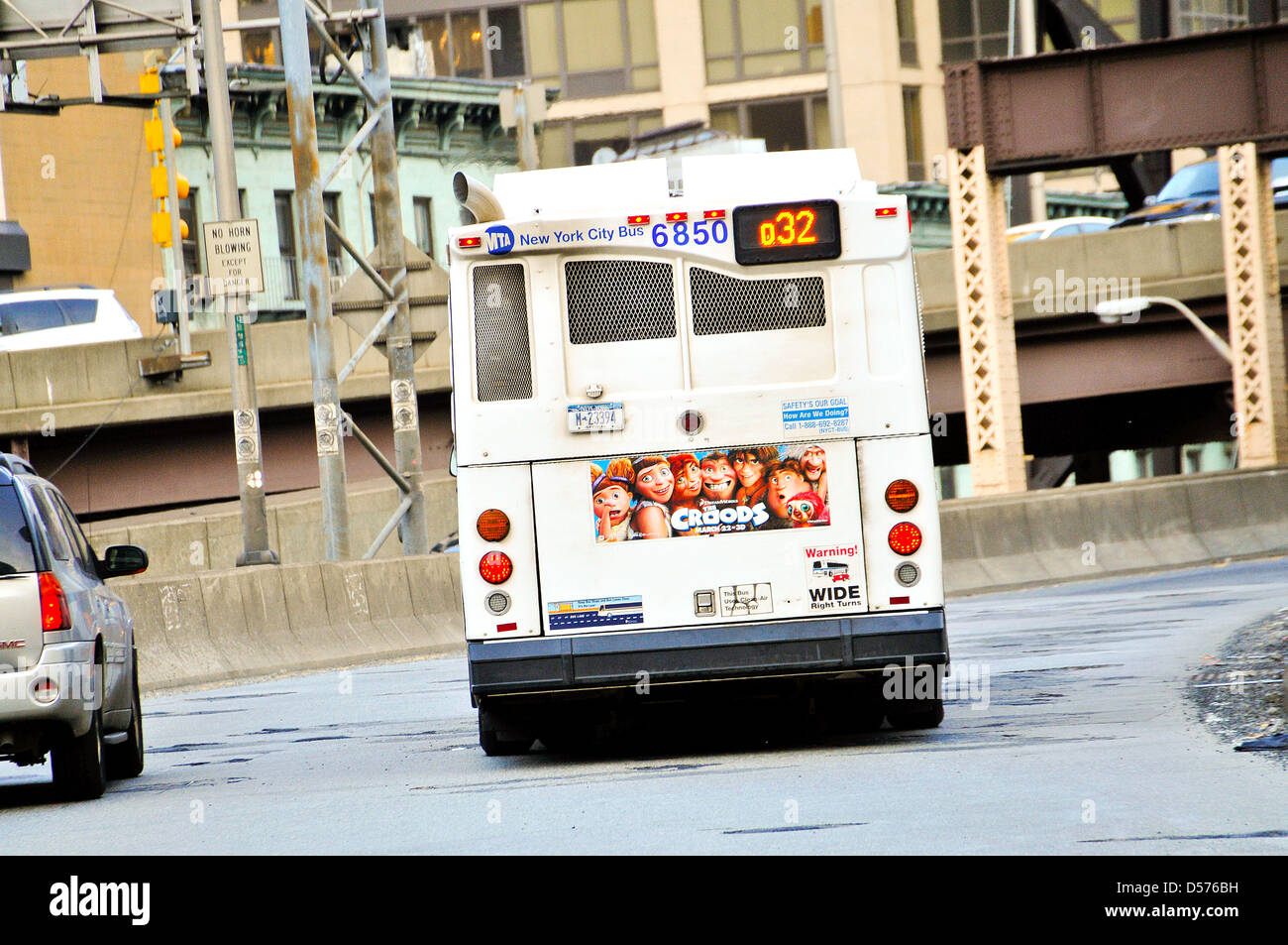 Q32 bus queensboro bridge hi-res stock photography and images - Alamy