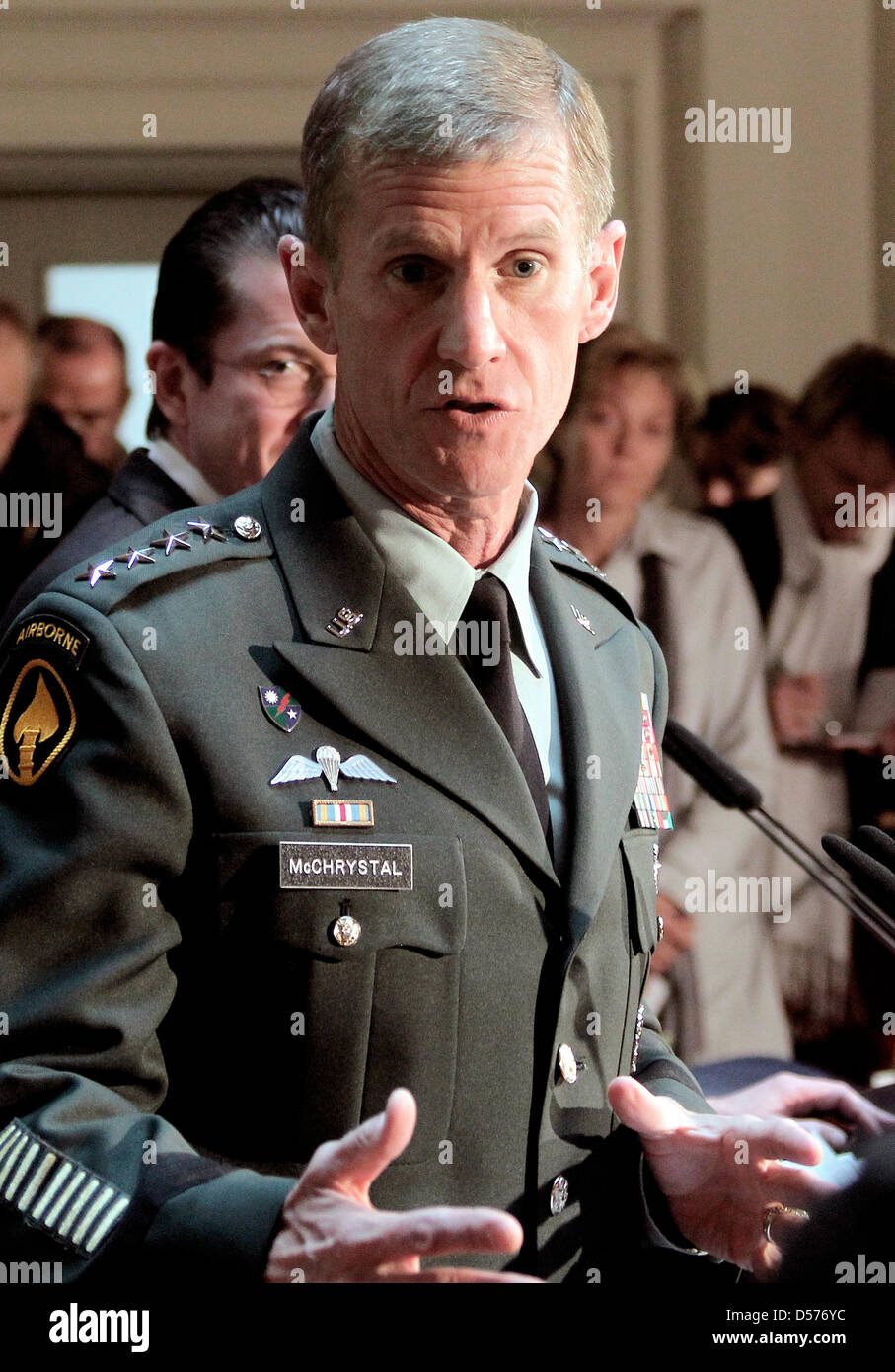 General stanley mcchrystal hi-res stock photography and images - Alamy