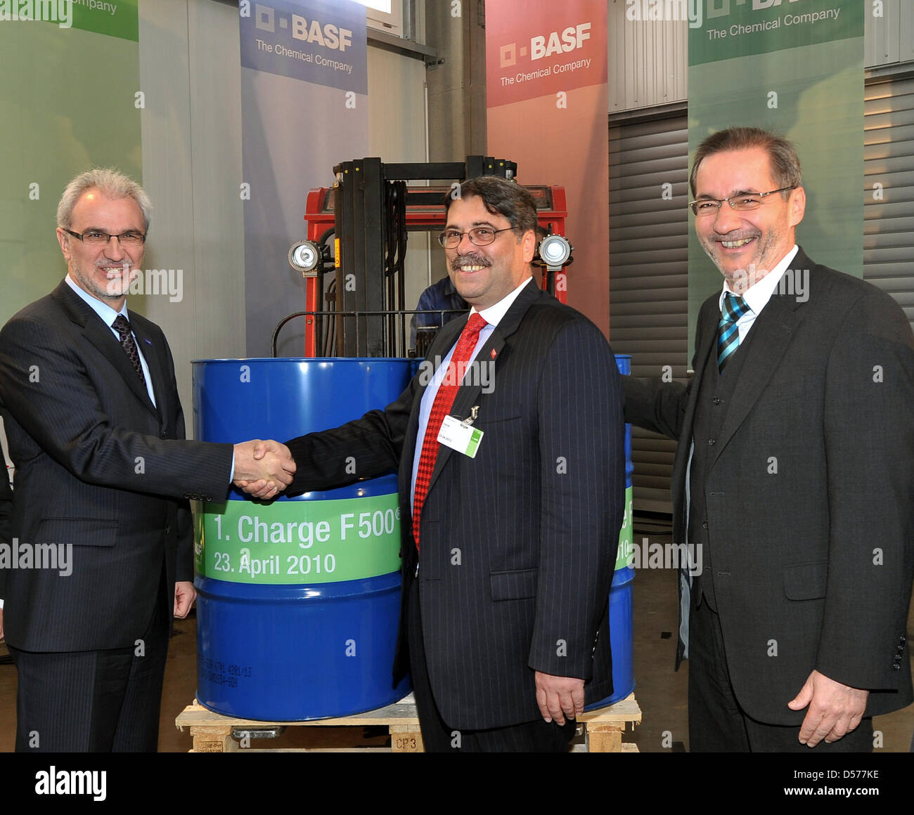 Matthias Platzeck (R), Minister President of Brandenburg, Markus Heldt ...