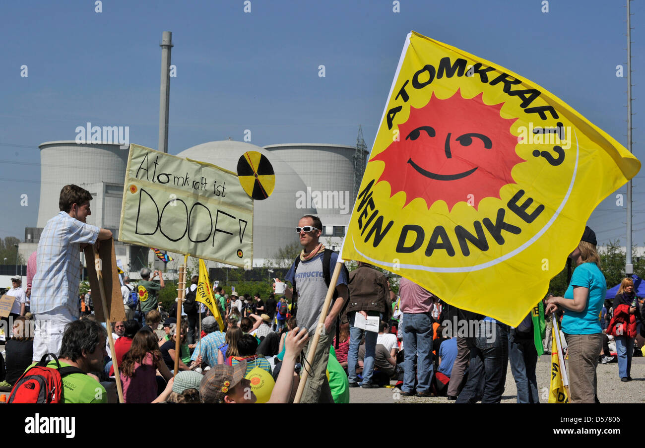 Anti-nuclear activists protest near the nuclear power plant in Biblis ...