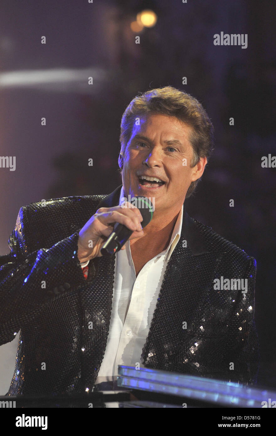 US actor and singer David Hasselhoff performs during the final ...