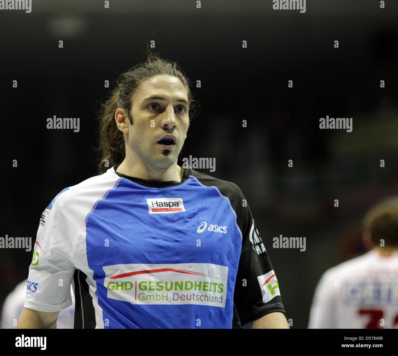 Hamburg's Bertrand Gille controls the ball during German Bundesliga ...