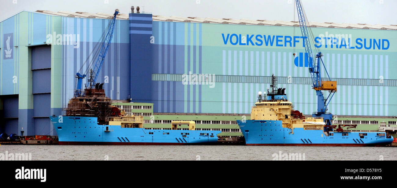 Two offshore supply ships hi-res stock photography and images - Alamy