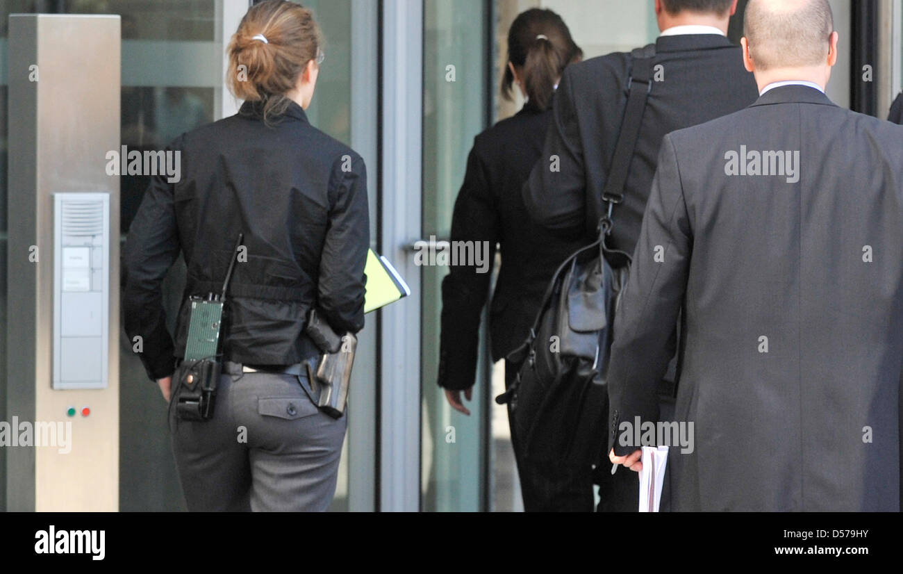 Bank raid hi-res stock photography and images - Alamy