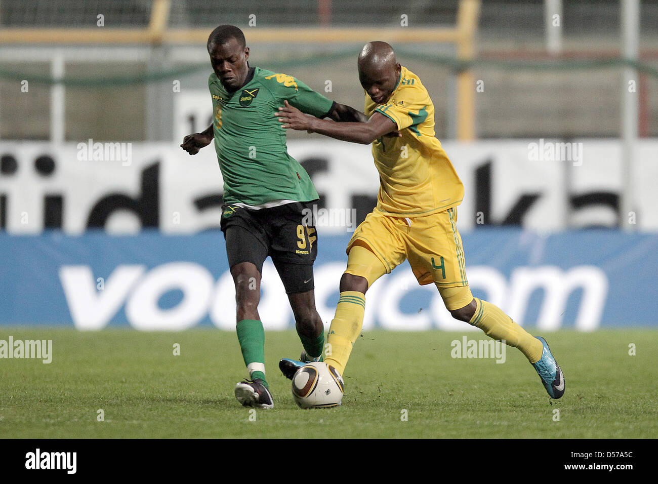 South African Thanduyise Khuboni (R) and Jamaican Mario Swaby vie for ...