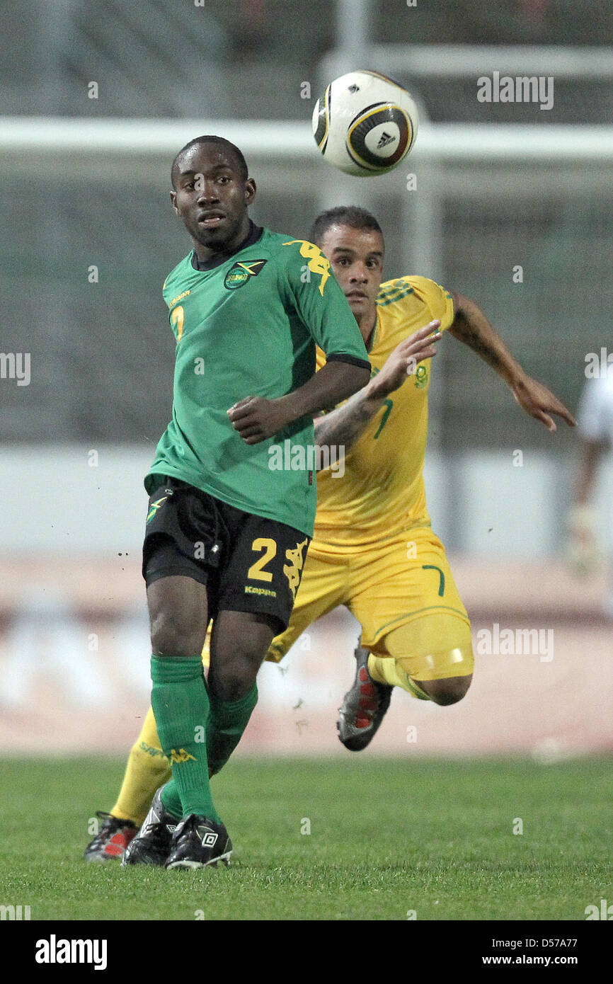 South African Lance Davids (R) and Jamaican Richard Edwards vie for the ...