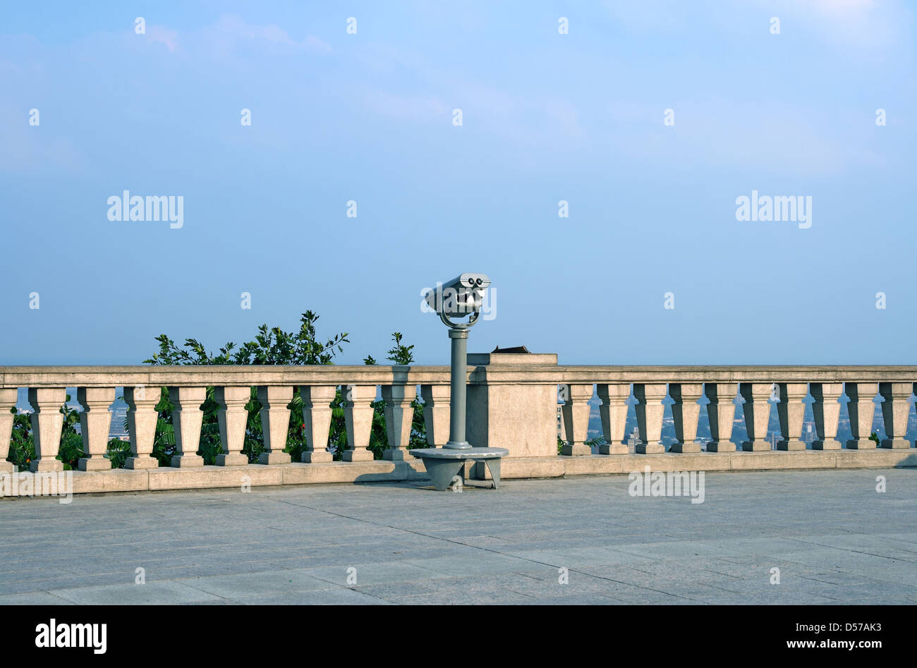 Binocular viewfinder hi-res stock photography and images - Alamy
