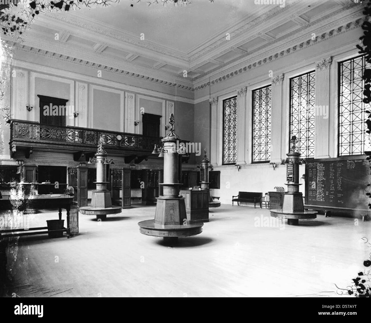 Trading in stock exchange Black and White Stock Photos & Images - Alamy