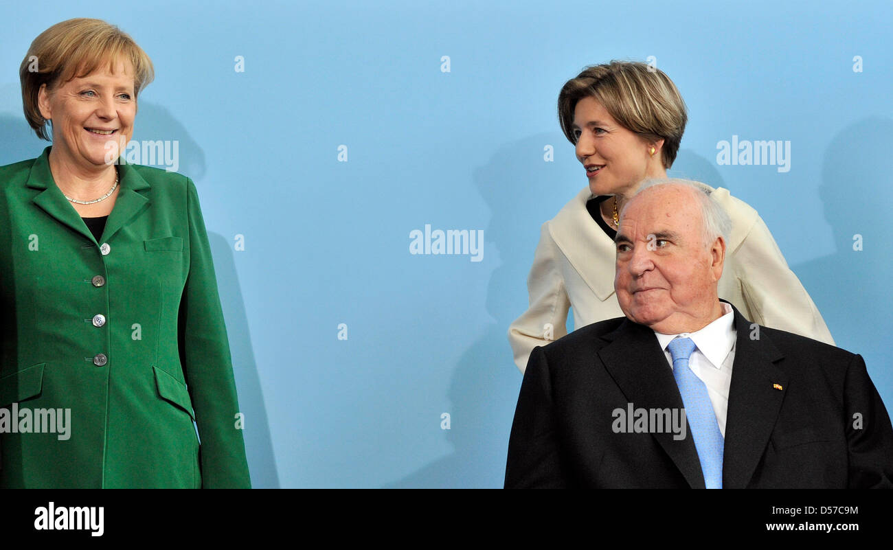 (R-L) Former German long-time chancellor Helmut Kohl, his wife Maike ...
