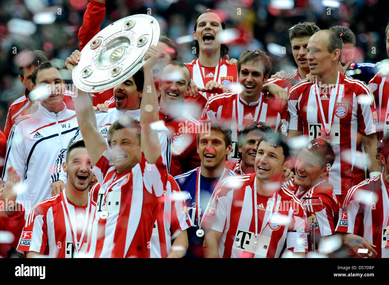 Bayern Munich's Ivica Olic (C) lifts the trophy for winning the German ...