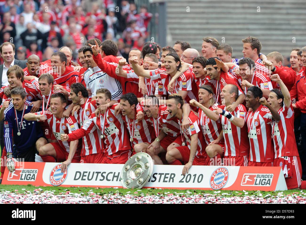 Bayern Munich's players pose for a group photo aftrer winning the ...