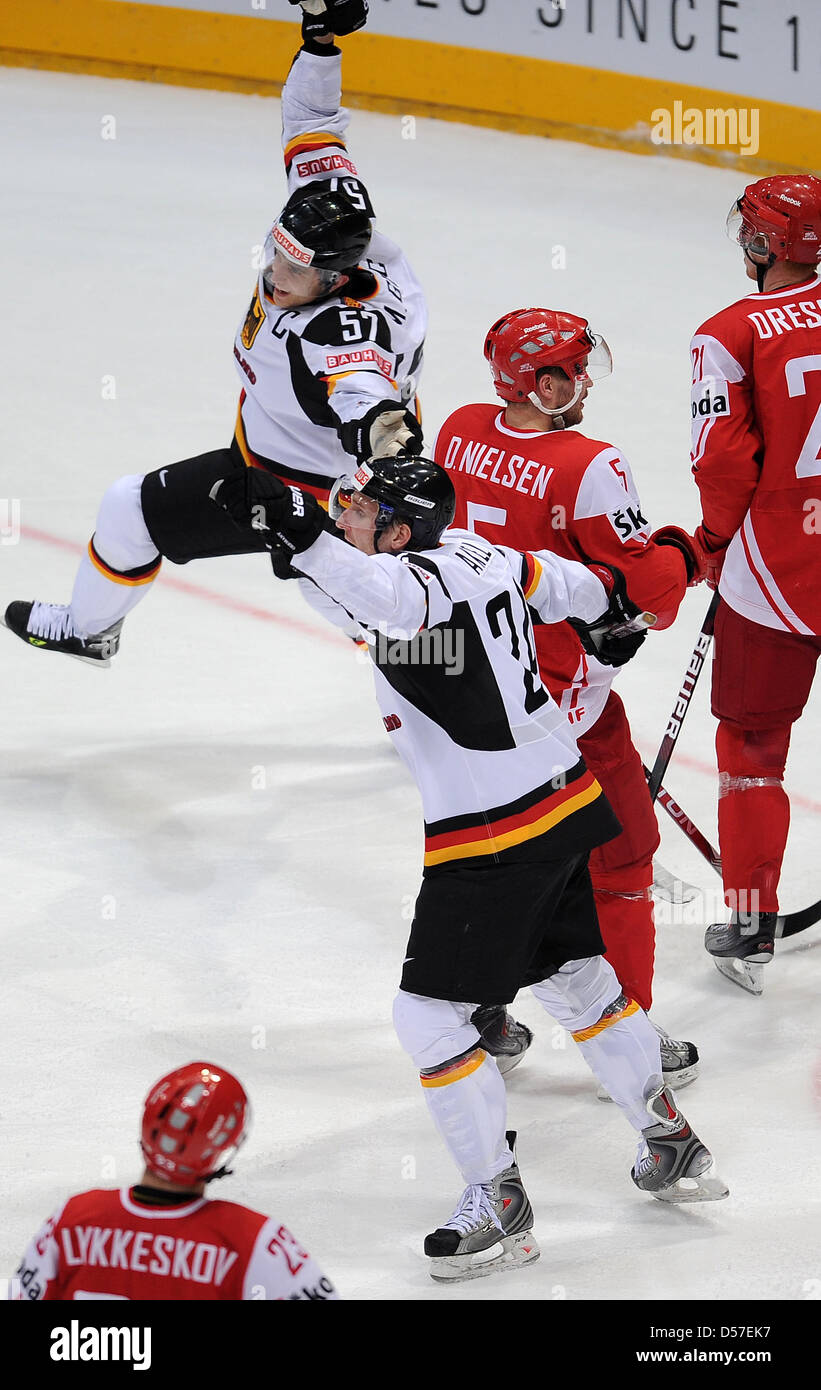Germany's Marcel Goc (L) celebrates his 1-2 during 2010 IIHF World ...
