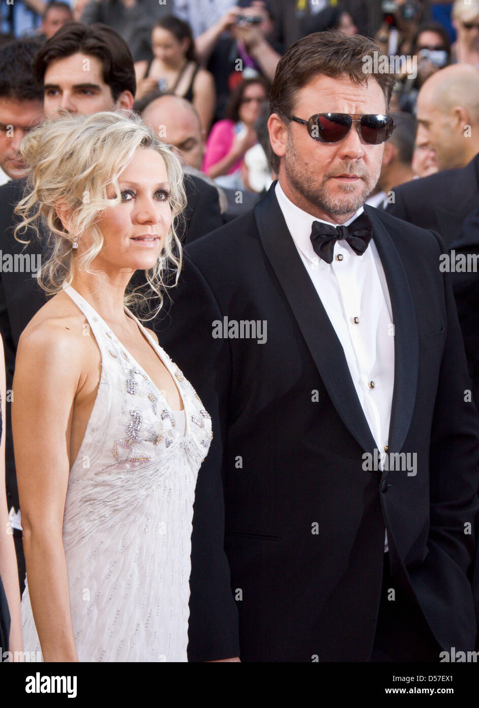 Australian actor and cast member Russell Crowe arrives with his wife ...