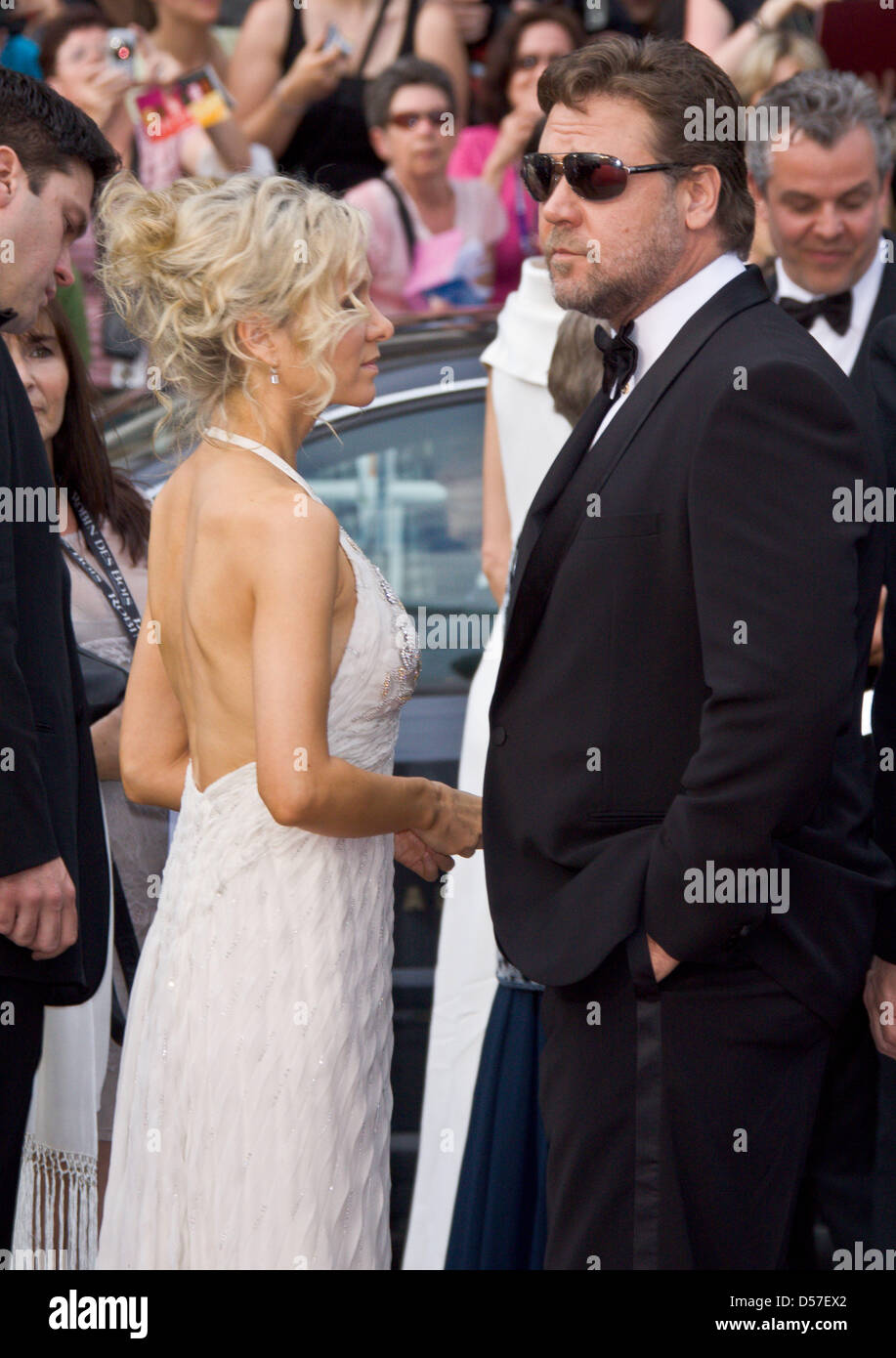 Australian actor and cast member Russell Crowe arrives with his wife ...