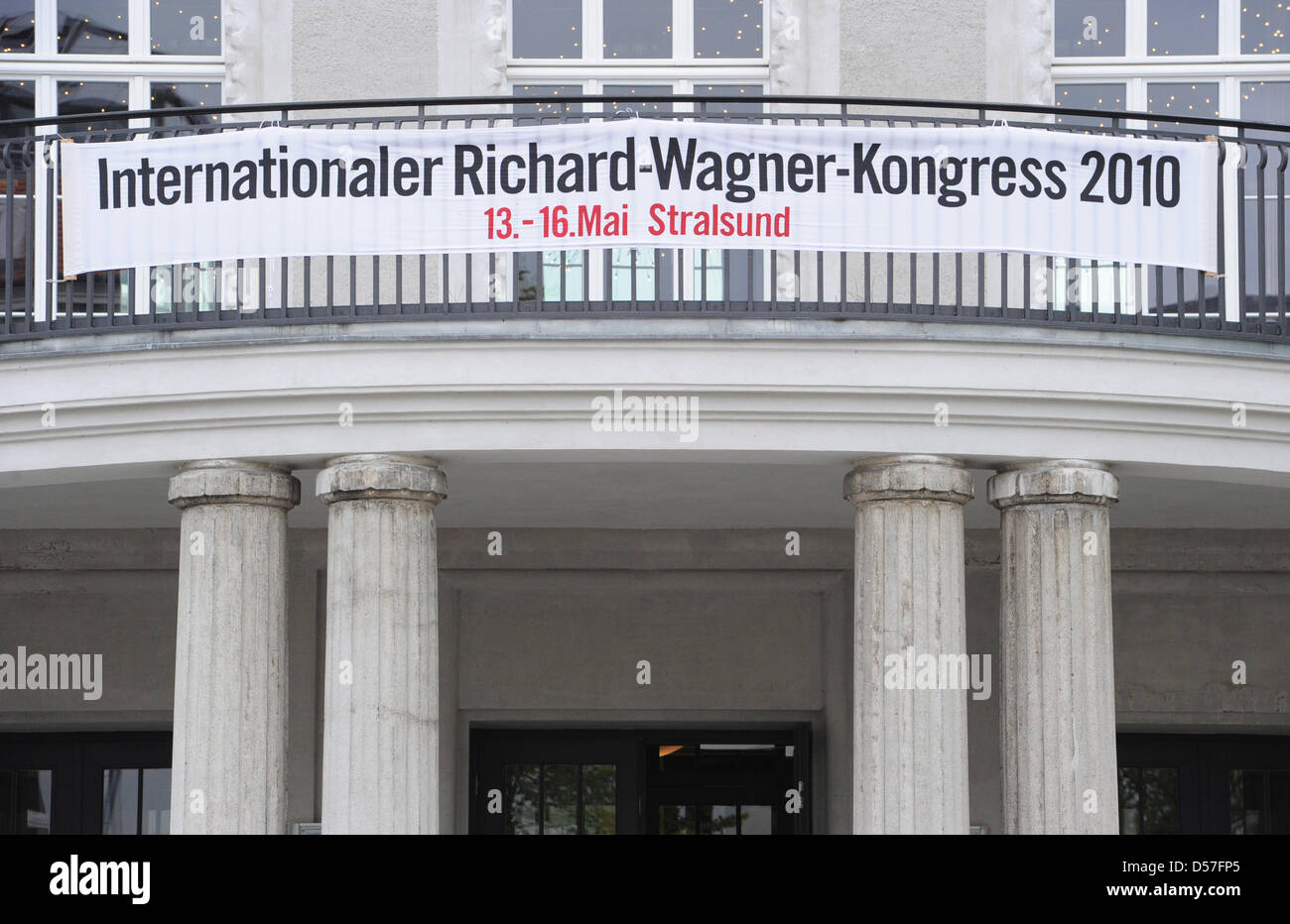 Theatre work exterior hi-res stock photography and images - Alamy