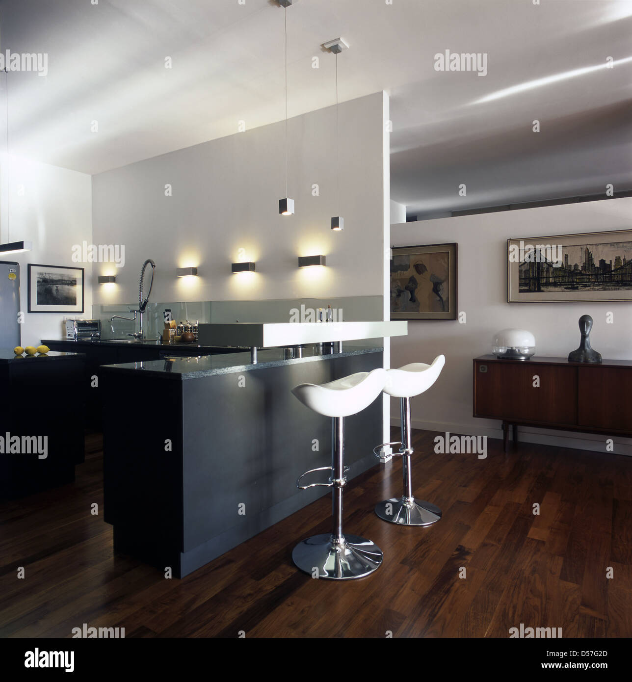 House interior bar counter stools hi-res stock photography and images ...