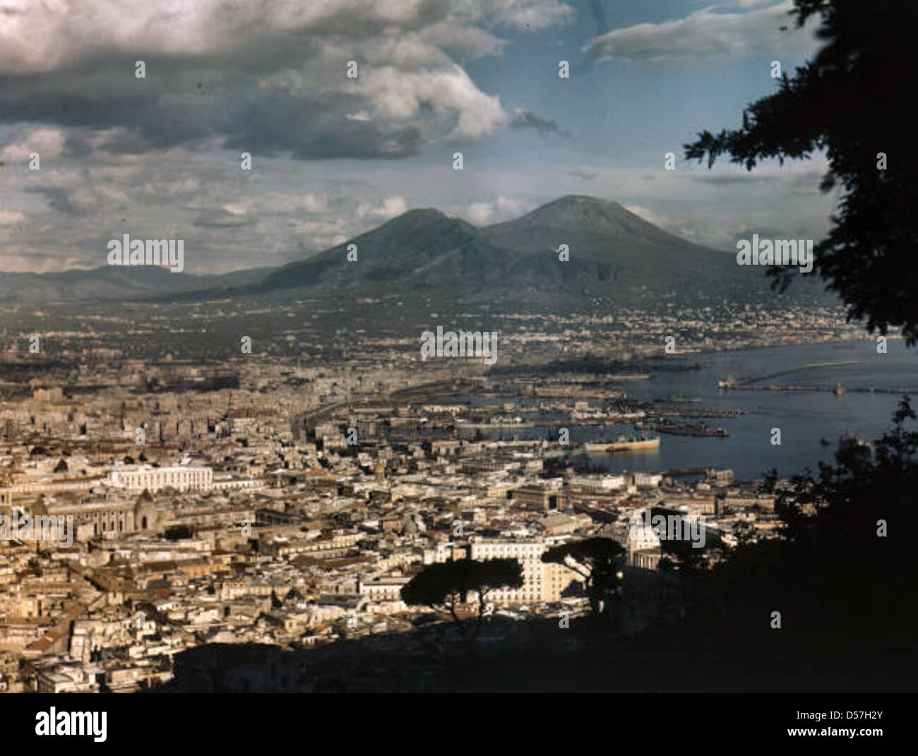 Mount Vesuvius erupts in 1944, sending lava and ash into the skies of ...