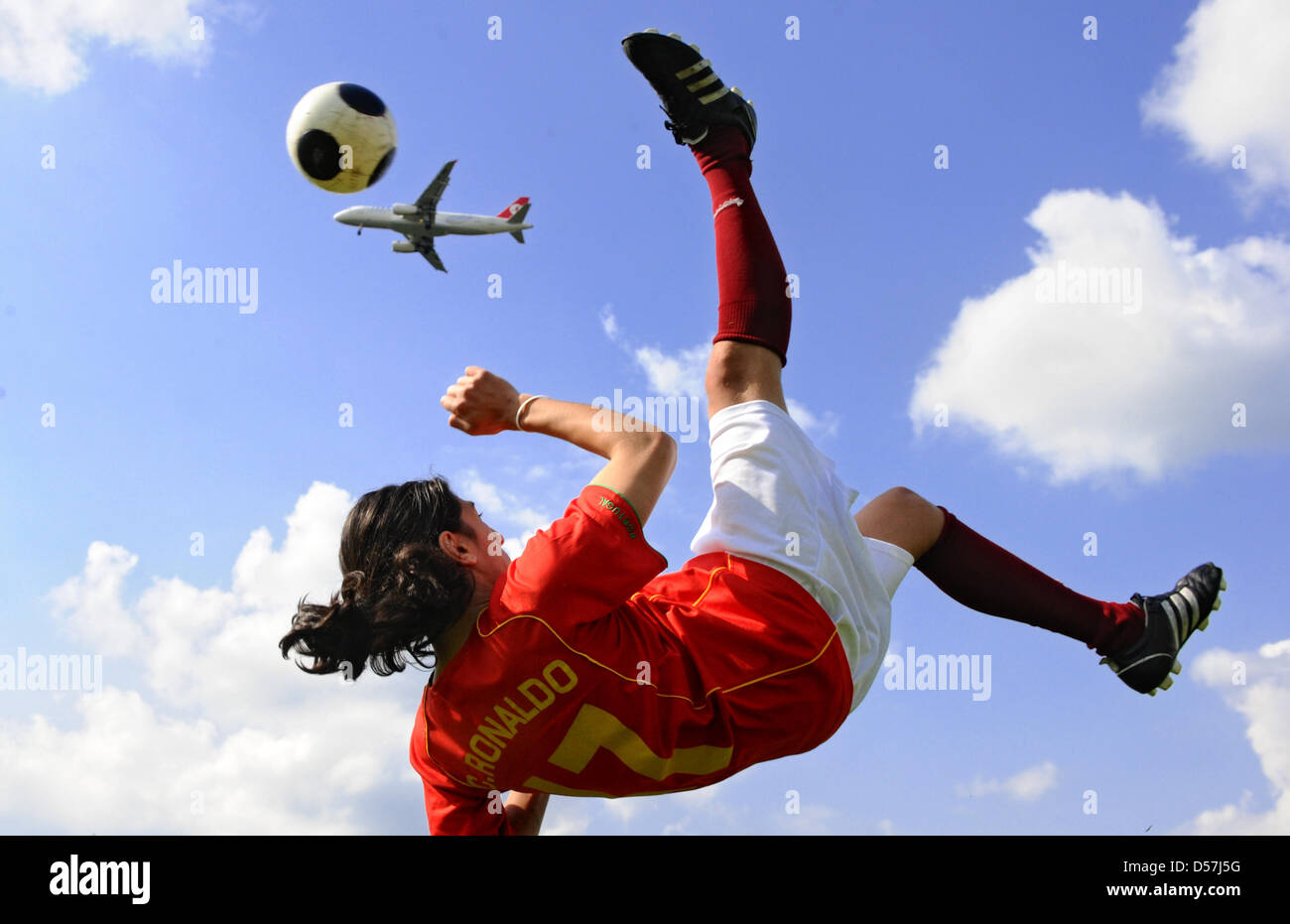 Overhead kick hi-res stock photography and images - Alamy