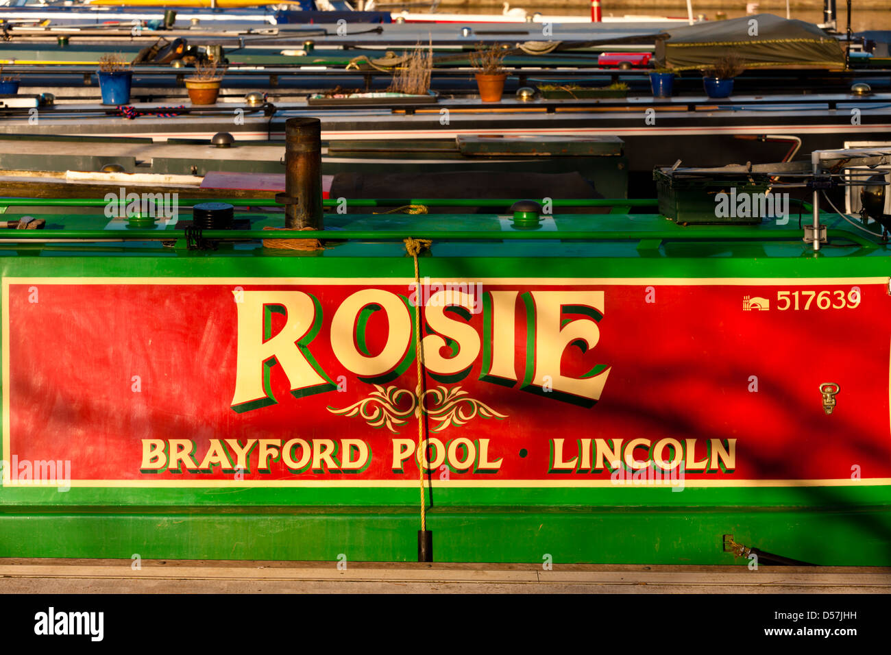 Narrowboat sign hi-res stock photography and images - Alamy