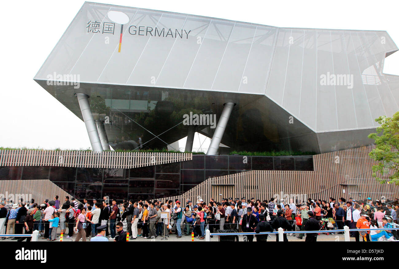 Visitor wait to get into the German pavilions of the World Expo 2010 on ...