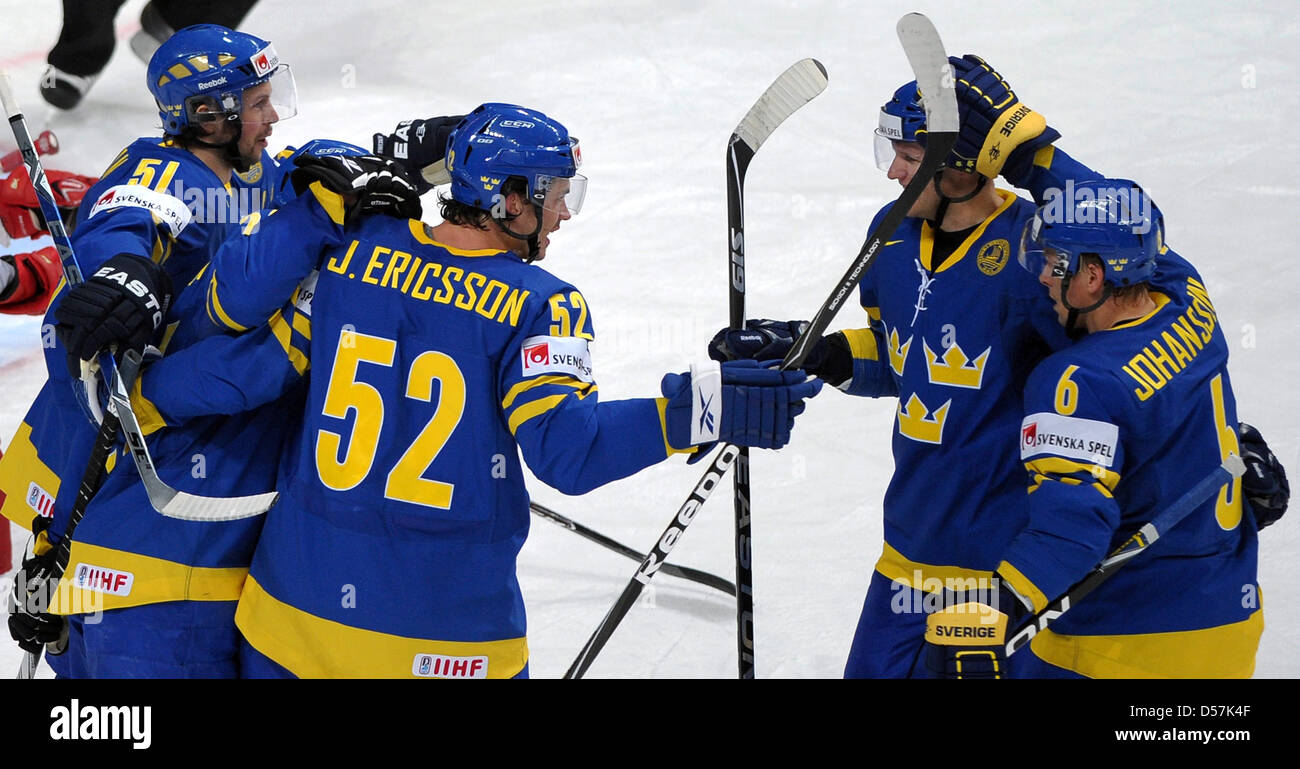 Sweden's players celebrate the 1-0 during IIHF Ice Hockey World ...