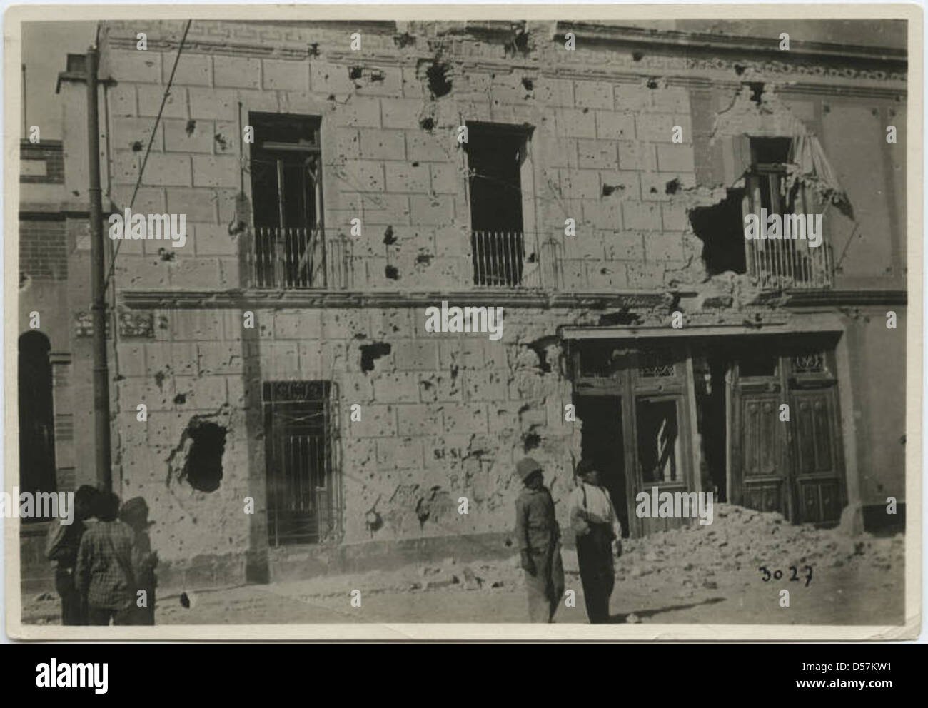 An image showing a home destroyed during the Mexican Revolution ...