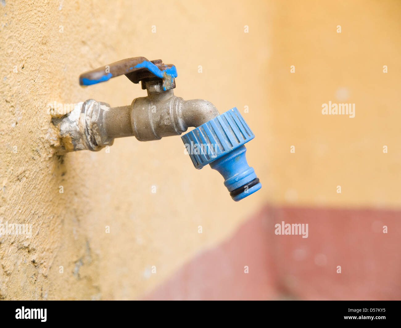 Closed tap hi-res stock photography and images - Alamy