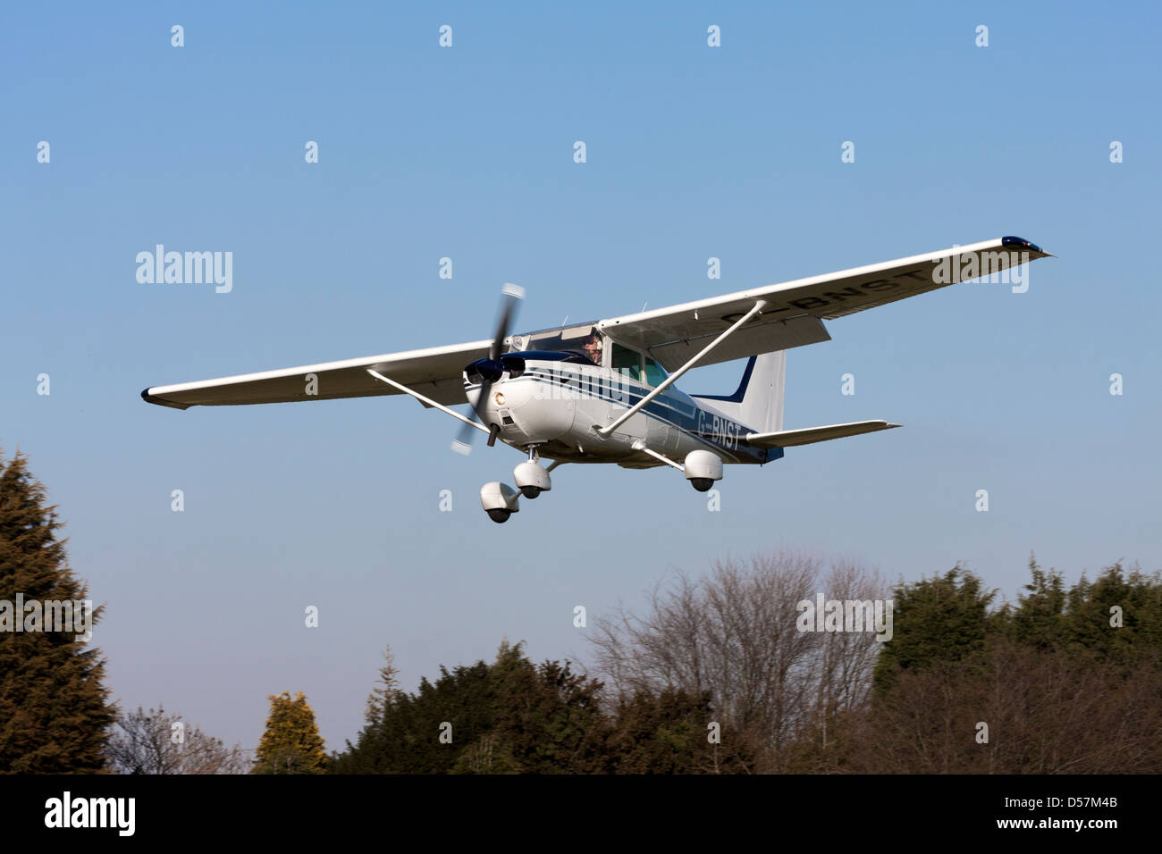 Cessna 172N Skyhawk G-BNST on final approach to land at Netherthore ...