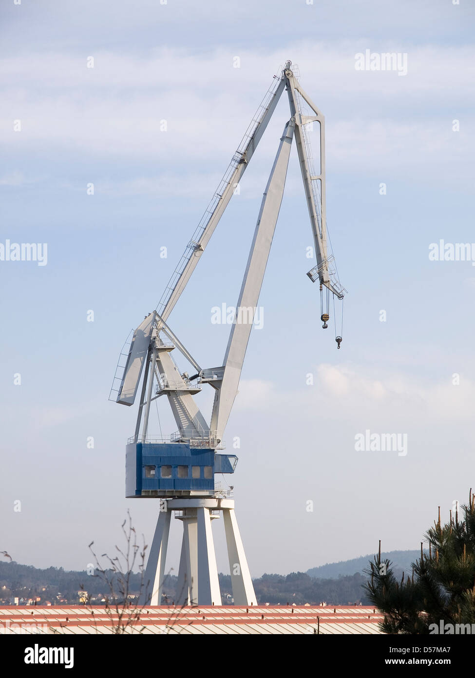 Crane shipbuilding hi-res stock photography and images - Alamy