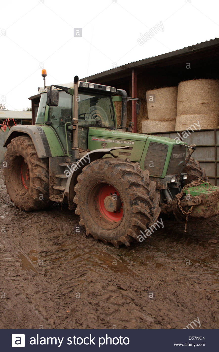 Green Fendt Tractor High Resolution Stock Photography and Images - Alamy