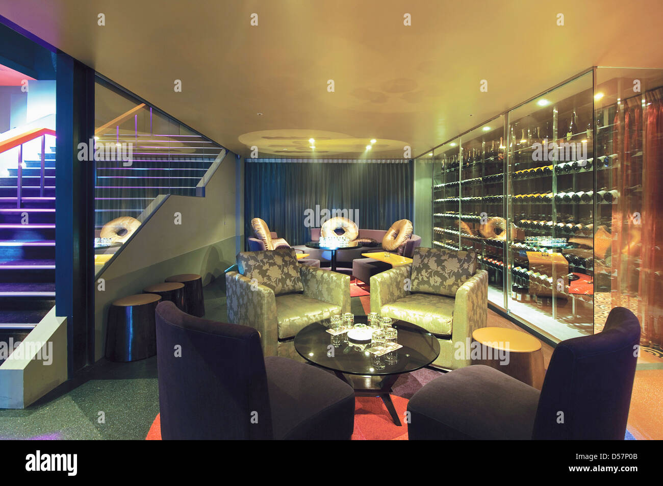 Lounge area in nightclub Stock Photo - Alamy