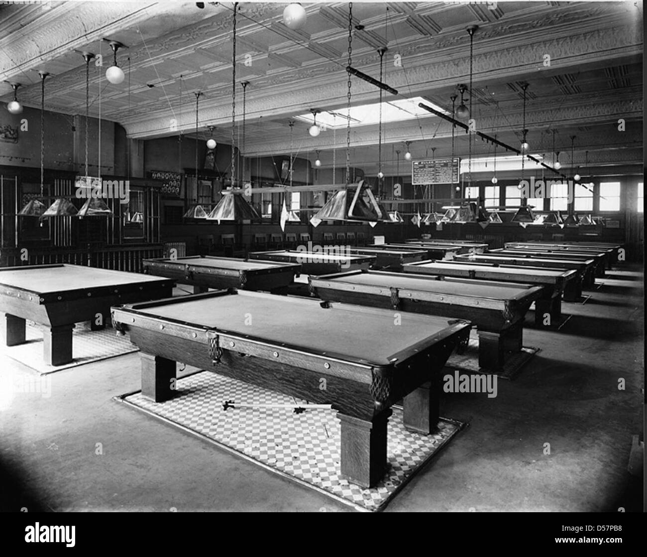Pool room, vintage hi-res stock photography and images - Alamy