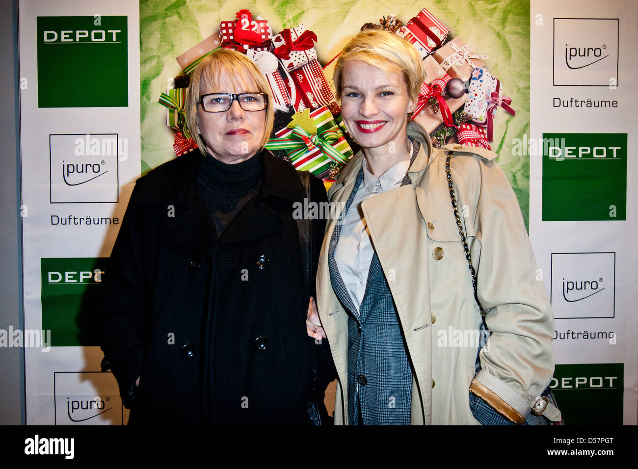 Susann Atwell and mother Petra Pingel at christmas shopping Event at ...
