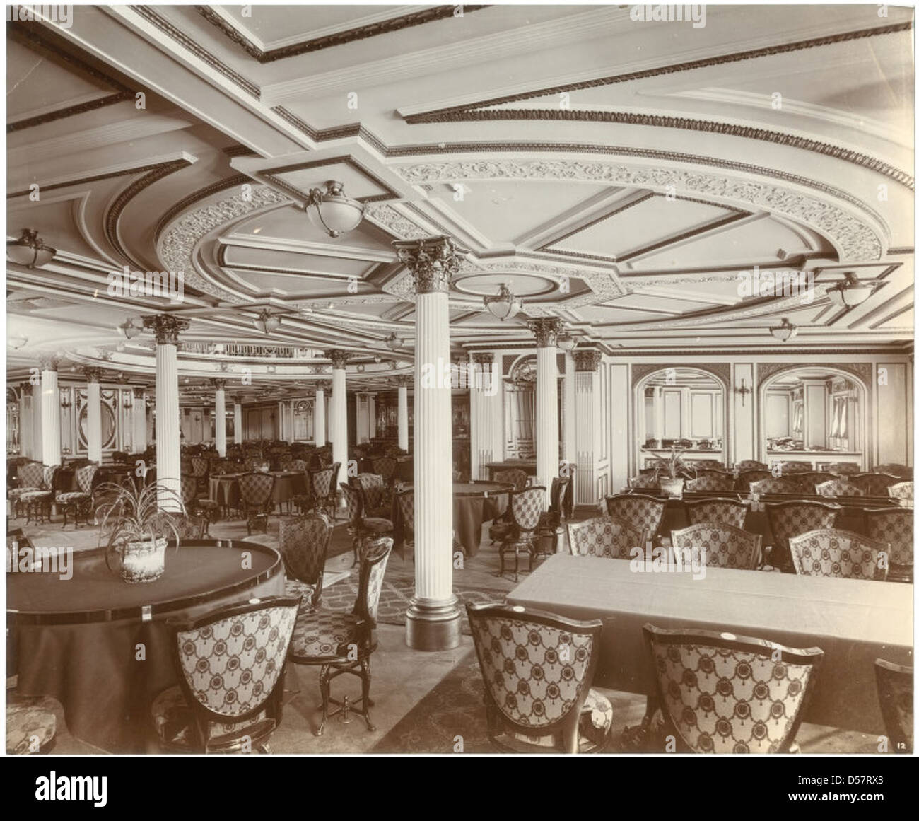 The first-class dining saloon aboard the RMS Lusitania, an ocean liner ...