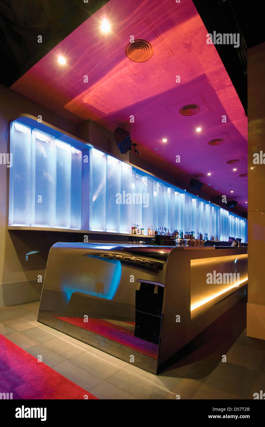 Retro nightclub group people hi-res stock photography and images - Alamy