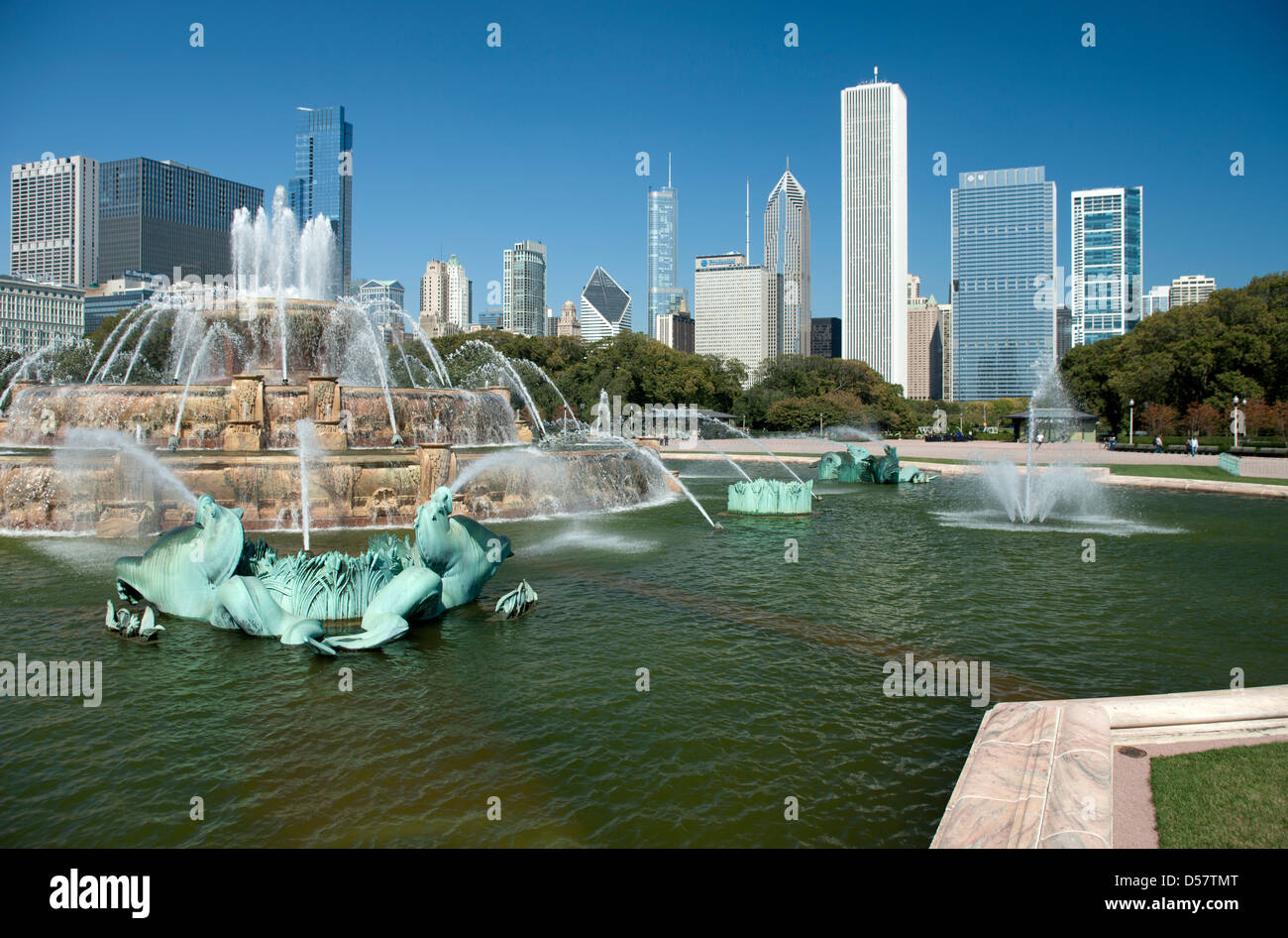 BUCKINGHAM FOUNTAIN (©EDWARD BENNETT / MARCEL LOYAU 1927) GRANT PARK ...