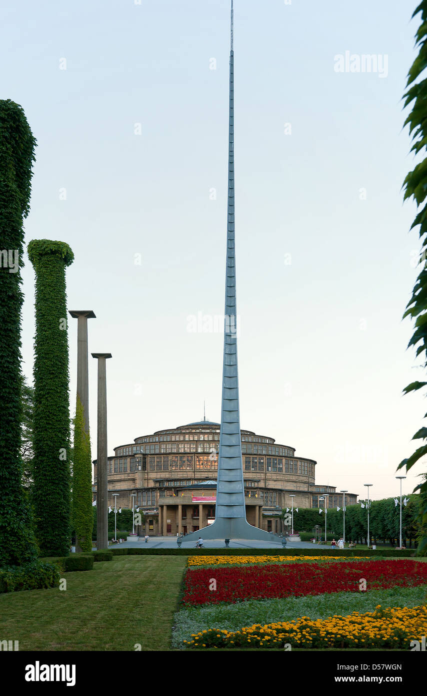 Iglica wroclaw monument hi-res stock photography and images - Alamy