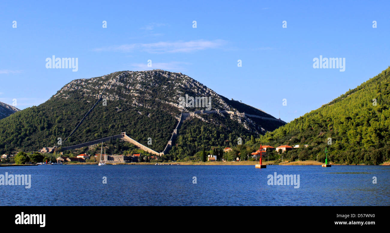 Wall of ston hi-res stock photography and images - Alamy