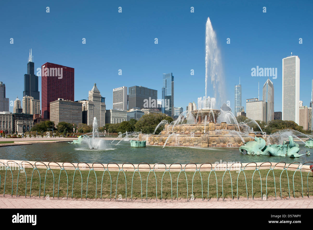 BUCKINGHAM FOUNTAIN (©EDWARD BENNETT / MARCEL LOYAU 1927) GRANT PARK ...