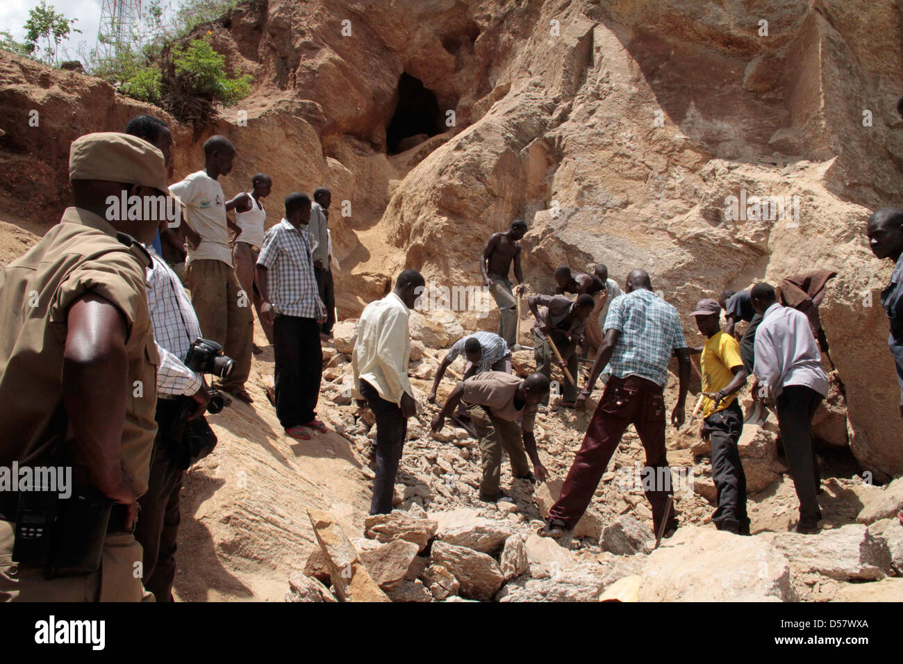 Accident rescuers hi-res stock photography and images - Alamy