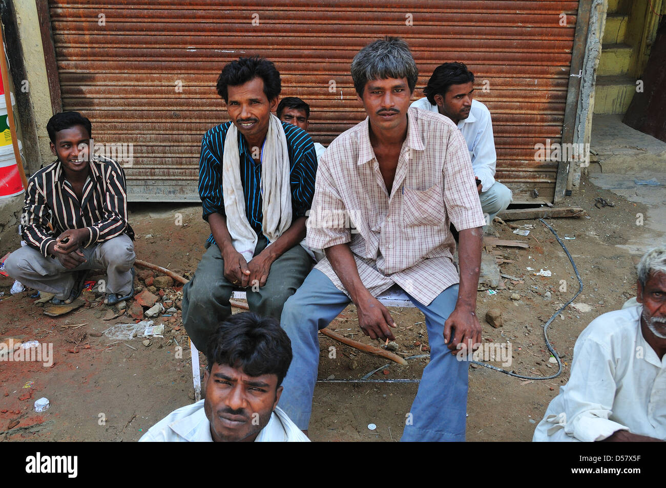 People sitting by the street in New Delhi Stock Photo - Alamy