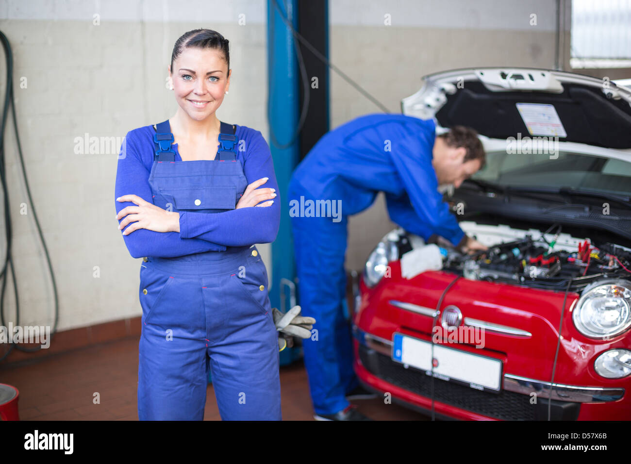 Mechanic garage hi-res stock photography and images - Alamy