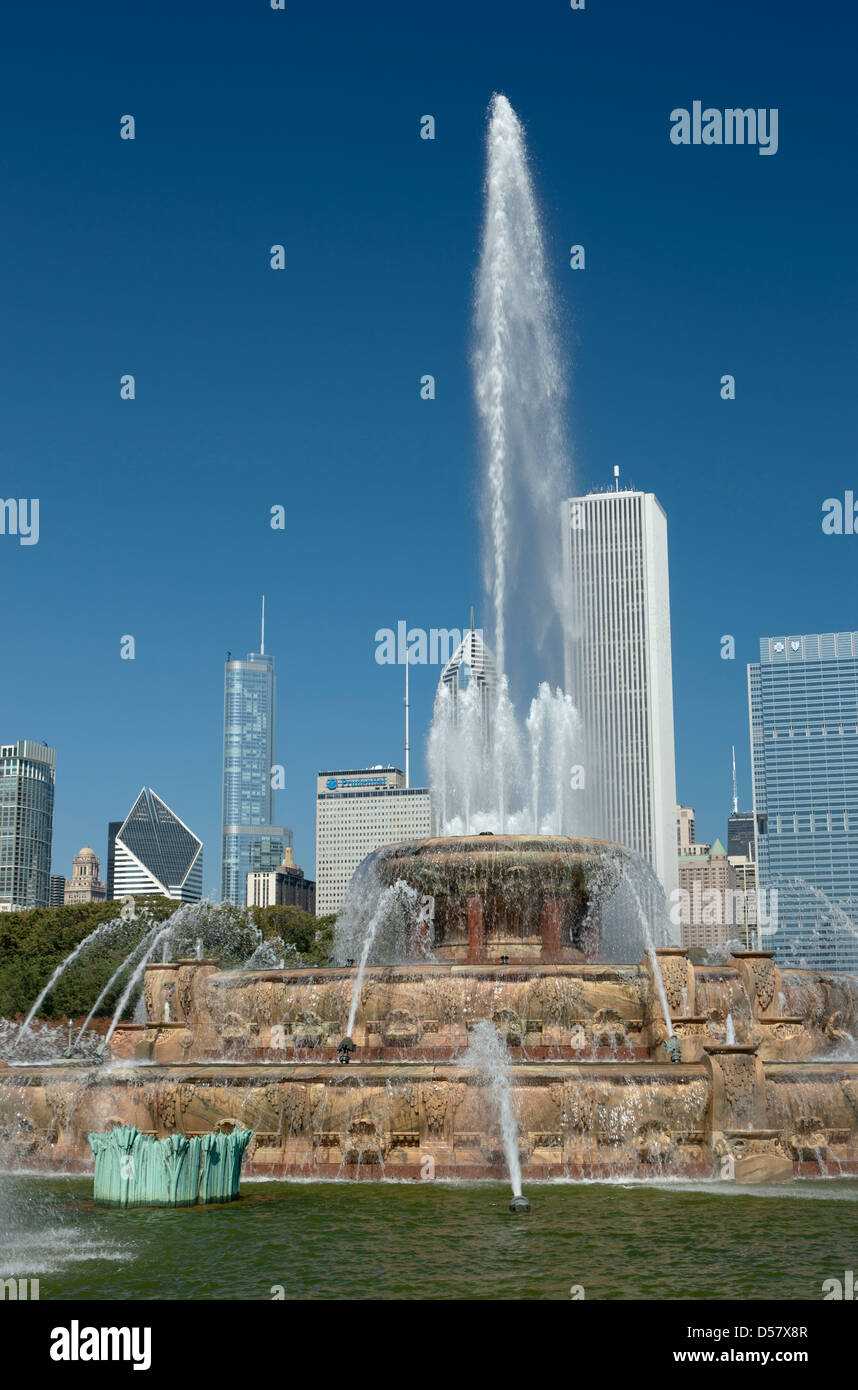 BUCKINGHAM FOUNTAIN (©EDWARD BENNETT / MARCEL LOYAU 1927) GRANT PARK ...