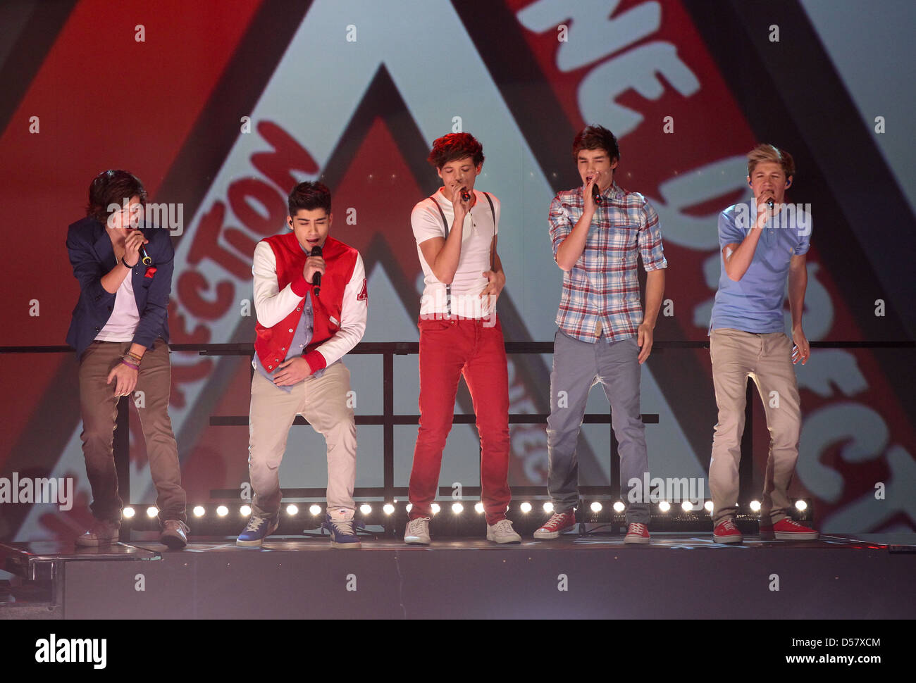 One direction performing live hi-res stock photography and images - Alamy