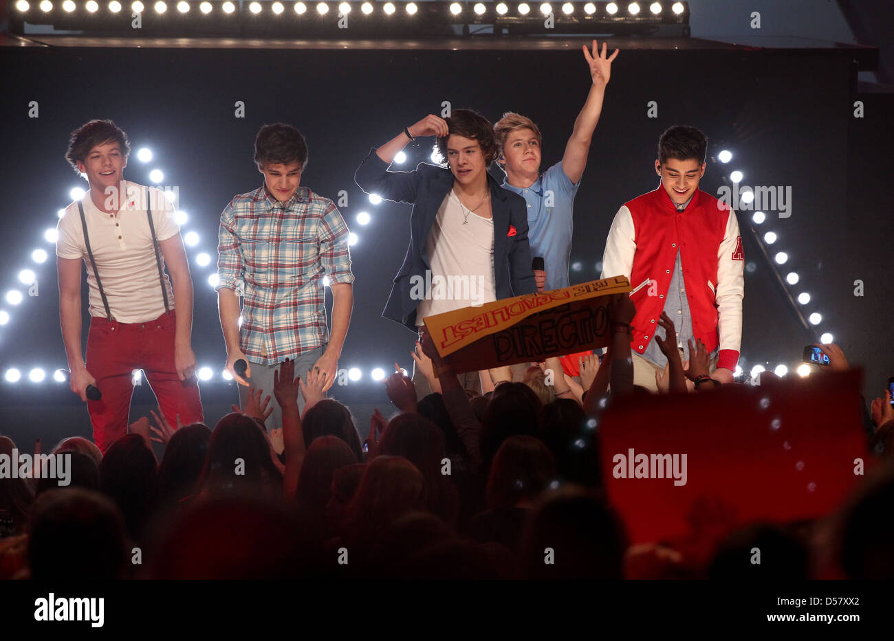 One direction performing live hi-res stock photography and images - Alamy