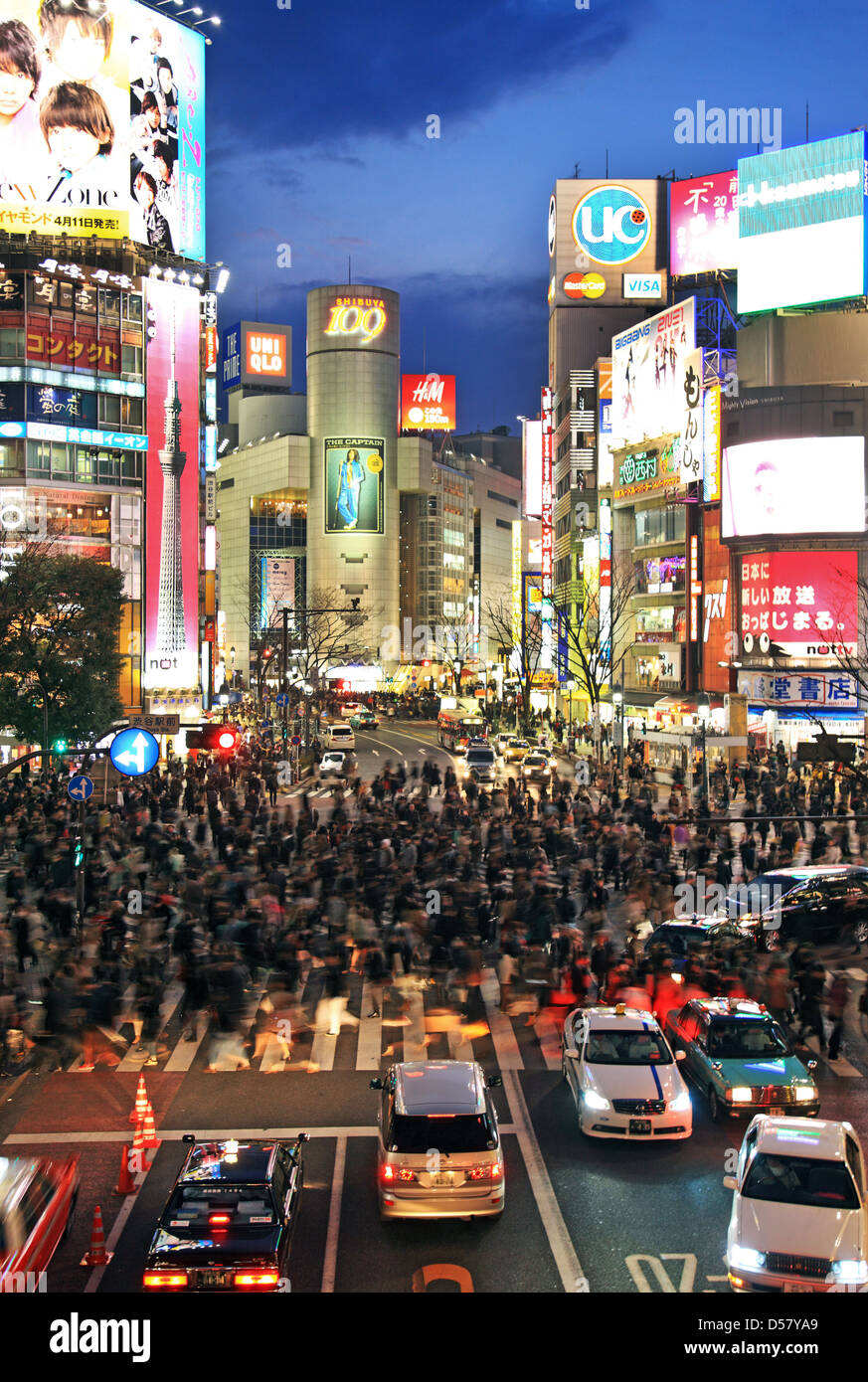 Shibuya crossing at dusk hi-res stock photography and images - Alamy
