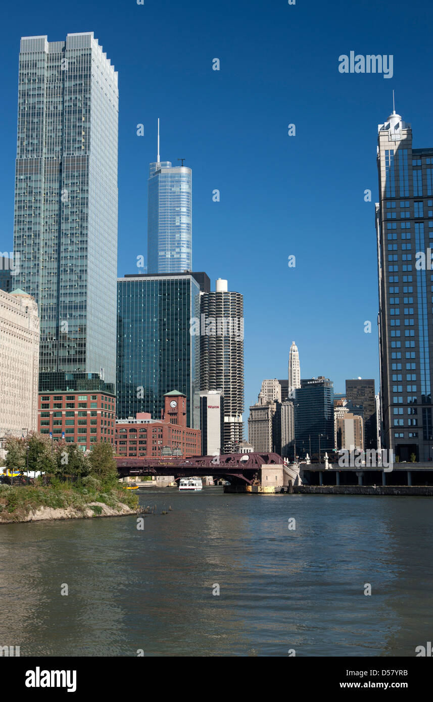 NORTH LOOP SKYLINE DOWNTOWN CHICAGO ILLINOIS USA Stock Photo - Alamy