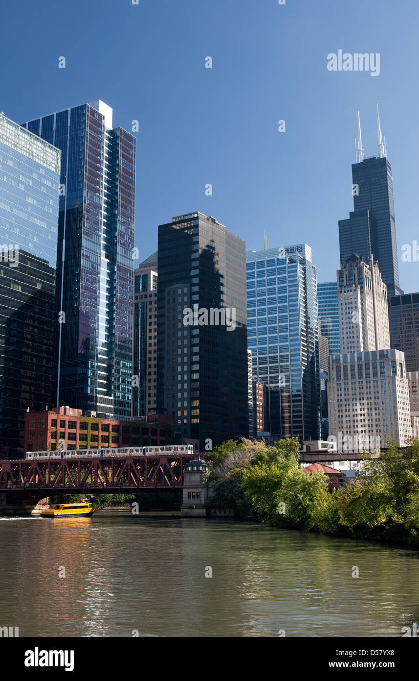 NORTH LOOP SKYLINE DOWNTOWN CHICAGO ILLINOIS USA Stock Photo - Alamy