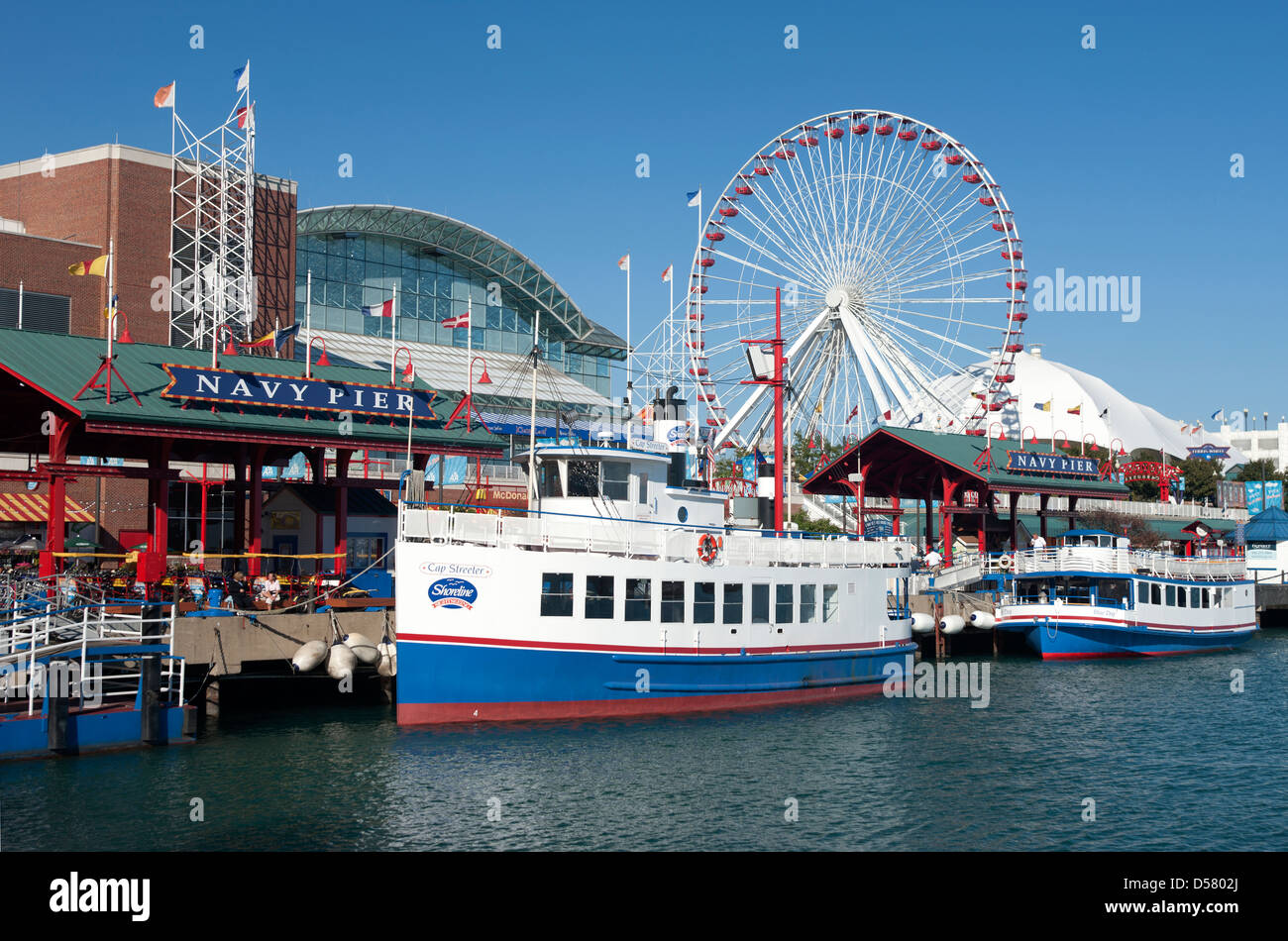 TOUR BOATS NAVY PIER QUAY DOWNTOWN CHICAGO ILLINOIS USA Stock Photo - Alamy