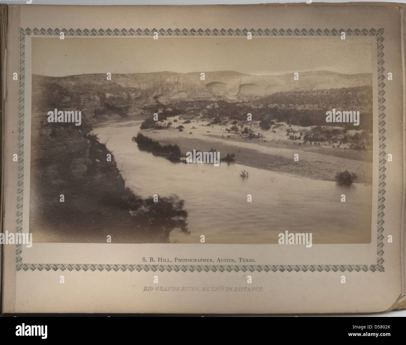 A view of the Rio Grande River with Mexico in the distance ...